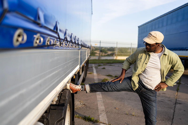 A Truck Driver’s Guide to Stretching: Mobility Routines for Long Hours
